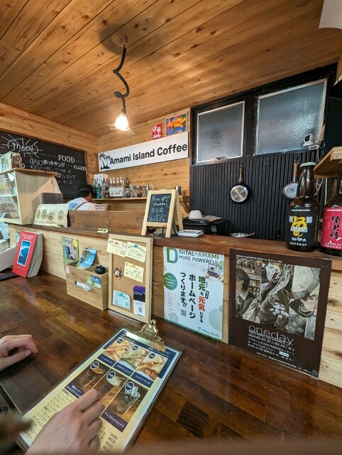 『地元の人の集まる絶品コーヒーを頂けるカフェ×BAR』by Mogudog : Amami Island Coffee （アマミ アイランド ...