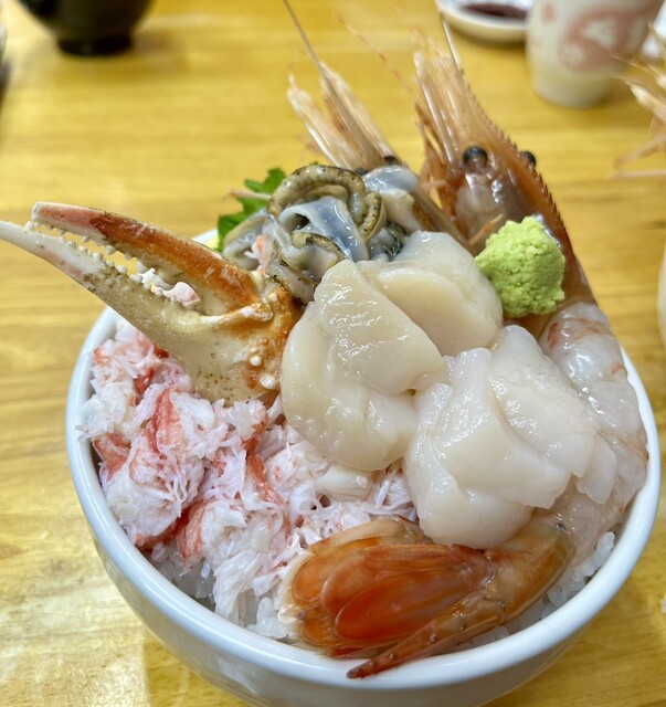 『朝から海鮮丼を食べるなら』by aco-chan : 北のどんぶり屋 滝波食堂 - 小樽/海鮮丼 [食べログ]