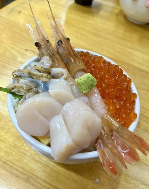 『朝から海鮮丼を食べるなら』by aco-chan : 北のどんぶり屋 滝波食堂 - 小樽/海鮮丼 [食べログ]