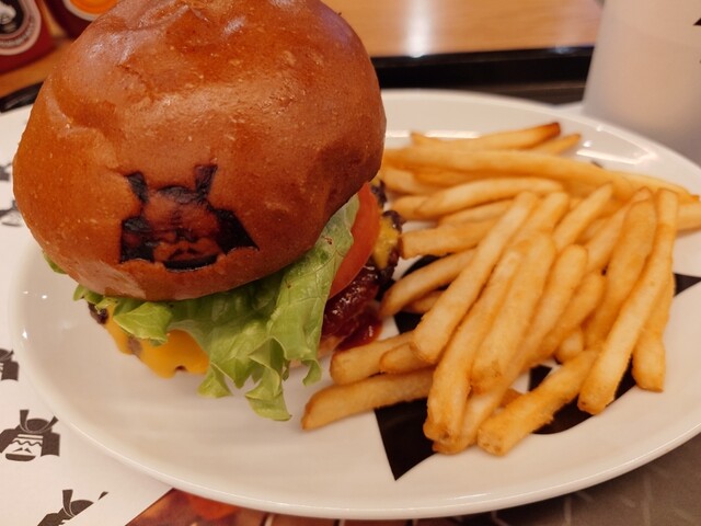 『WAGYUのショーグンバーガー』by risor : SHOGUN BURGER 浅草店 - 浅草（つくばEXP）/ハンバーガー [食べログ]