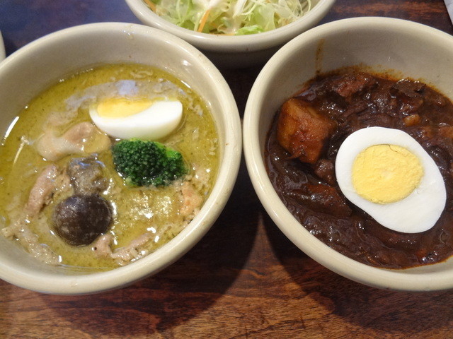 『カリーの2種盛』by ぽまーず : 松本メーヤウ 信大前店 - 北松本/カレー [食べログ]