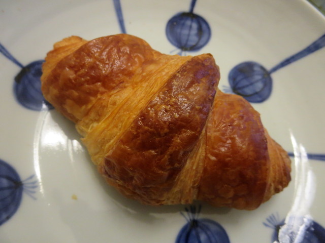 『石窯で焼いたパンとロールケーキのお店』by 太ー坊 : エッセエッセ - 鈴木町/パン [食べログ]