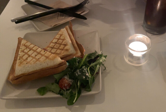 by よく食べるかわいい子 : HASIRA （ハシラ） - 東新宿/カフェ [食べログ]