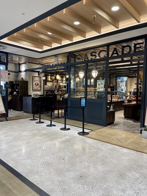 ベーカリー＆カフェ カスカード 大宮マルイ店 （Bakery&Cafe CASCADE） - 大宮/パン | 食べログ