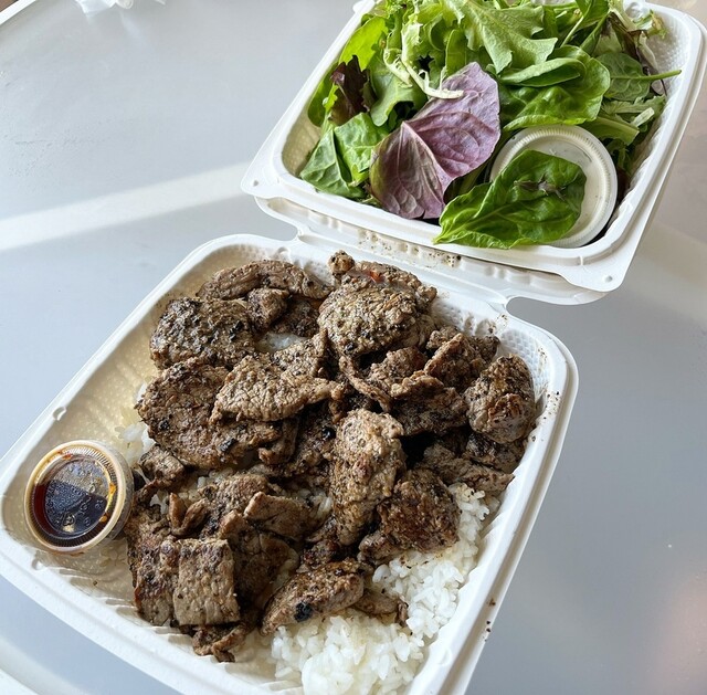 『ボリュームがあり柔らかい肉質のステーキプレート！』by kaze_gourmet : Steak Shack - ワイキキ/ハワイ料理 [食べログ]