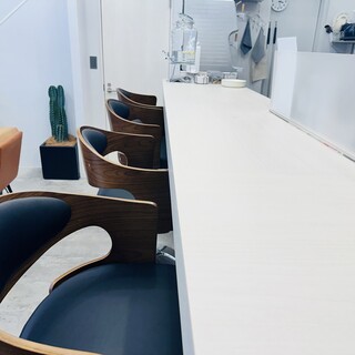 座席 : cafe BLOCK - 本町/カフェ | 食べログ