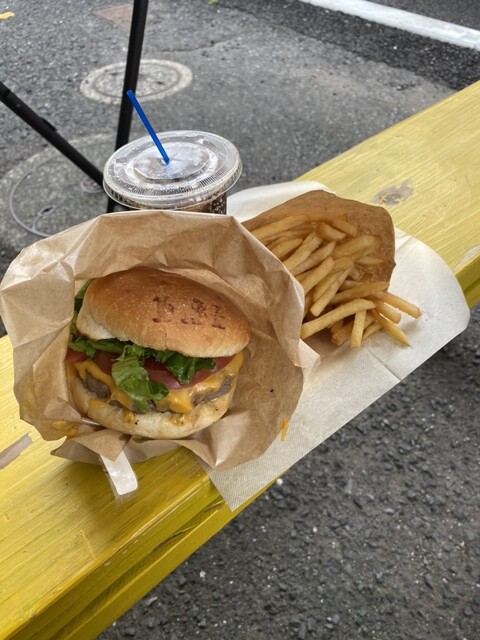 FBI （FRESH BURGER INN） - 西小倉/ハンバーガー | 食べログ