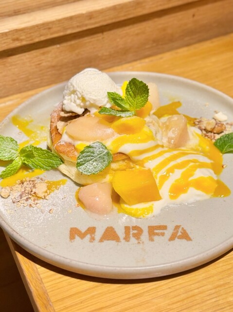 『旬なフルーツ2種を楽しめるパンケーキ』by pancake7109 : MARFA CAFE （マーファ カフェ） - 横浜/カフェ [食べログ]