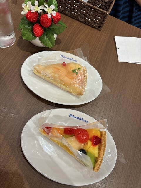 Fruit Cake Factory Susukino Ten - Nishisen Roku Jo/Cake | Tabelog