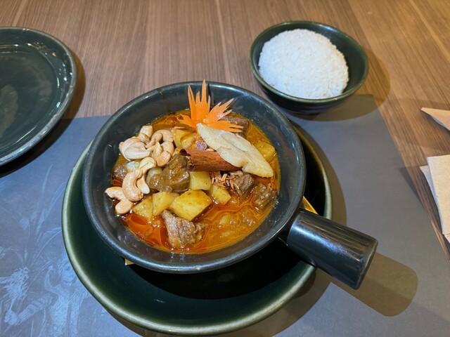 ORASA'S ASHTA at DISTRICT 8 - ジャカルタ/タイ料理 | 食べログ