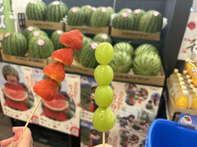 『シャインマスカット串美味しい！』by hamaran : かねす 豊洲千客万来店 - 市場前/サンドイッチ [食べログ]