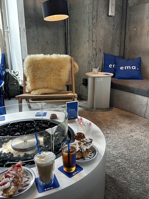 SHISHA CAFE ema. （シーシャ カフェ エマ） - 新宿/カフェ | 食べログ