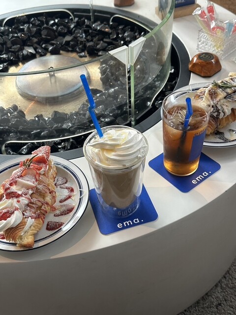 SHISHA CAFE ema. （シーシャ カフェ エマ） - 新宿/カフェ | 食べログ