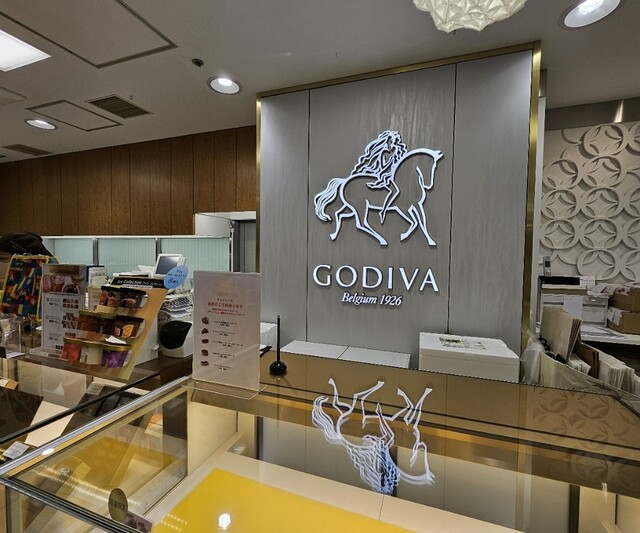 『ゴディバと白熊（かき氷）とのコラボ! 限定アイス』by ふくろう1001 : GODIVA 鹿児島山形屋店 （ゴディバ） - 朝日通/チョコレート [食べログ]