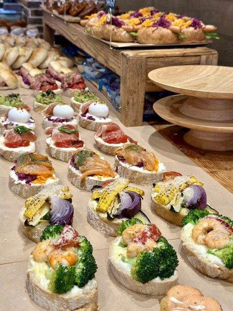 『60種類のパンが並んだ光景は圧巻！』by 96_gourmet : PAN DEL SOL （パン デル ソル） - 中洲川端/パン [食べログ]