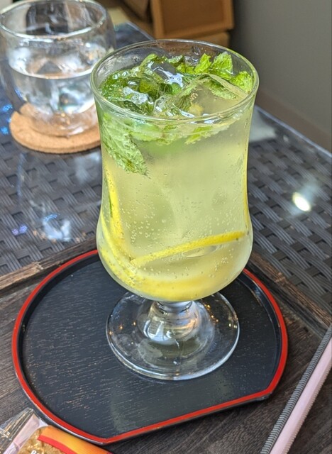 Art Cafe POLYPUS （アート カフェ ポリプス） - 千駄木/カフェ/ネット予約可 | 食べログ