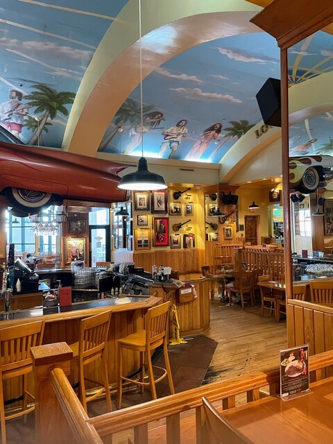 グアム】陽気なスタッフさんとのコミュニケーションが楽しい』by littlebass : Hard Rock Cafe Guam （ハード ...
