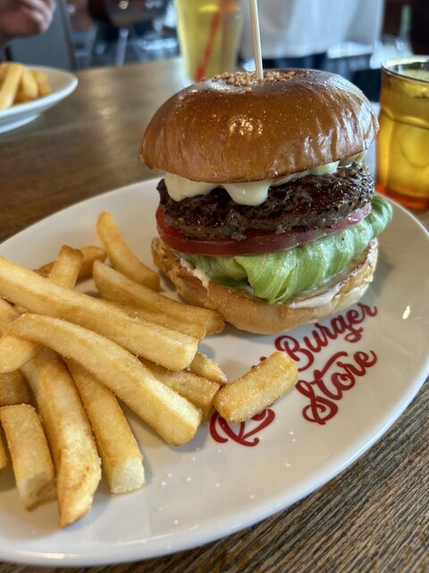 REDS' BURGER DINER - あすなろう四日市/ハンバーガー | 食べログ
