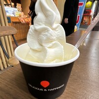 by YOSHIKIMARU : Cannele de creme （カヌレ ド クリーム） - 資生館小学校前/洋菓子 [食べログ]