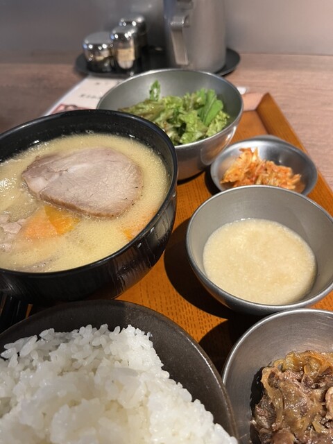新宿焼肉 ホルモンいのうえ - 新宿西口/焼肉/ネット予約可 | 食べログ