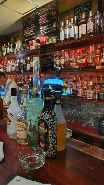 『イスを求めて』by ごろひで : バッフィ・バルバ （SHOT BAR BAFFI・BARBA） - 難波（南海）/バー [食べログ]