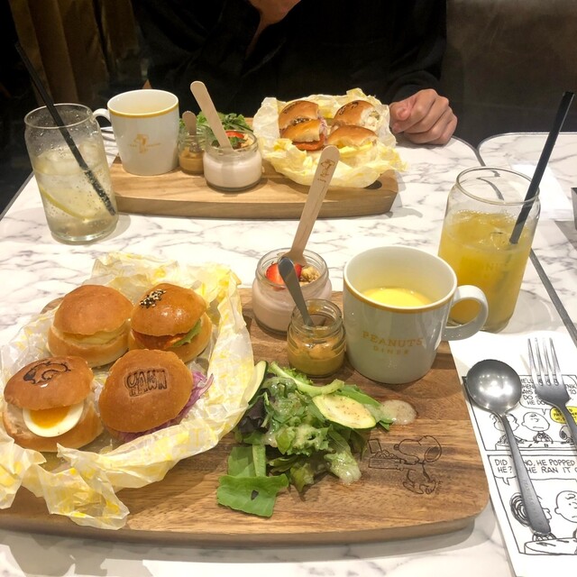 PEANUTS DINER 神戸 （ピーナッツダイナー） - 三宮（神戸市営）/カフェ | 食べログ