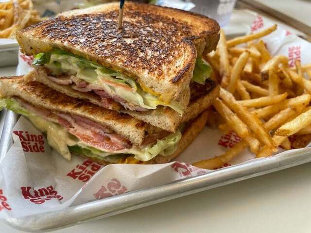 King Side BREAKFAST and BURGERS （キング サイド ブレックファスト アンド バーガーズ） - 北谷町 ...