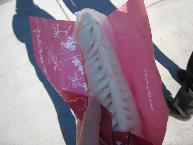 『ディズニーシー名物・ギョウザドッグ。ディズニーシーオープン当時から今に至るまで大人気の一品。 』by のん子 : リフレッシュメント ...