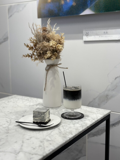 『刮目せよ「MARBLE GALLERY CAFE」』by lilly_りりぃ : MARBLE GALLERY CAFE （マーブルギャラリーカフェ） - 赤坂/カフェ [食べログ]