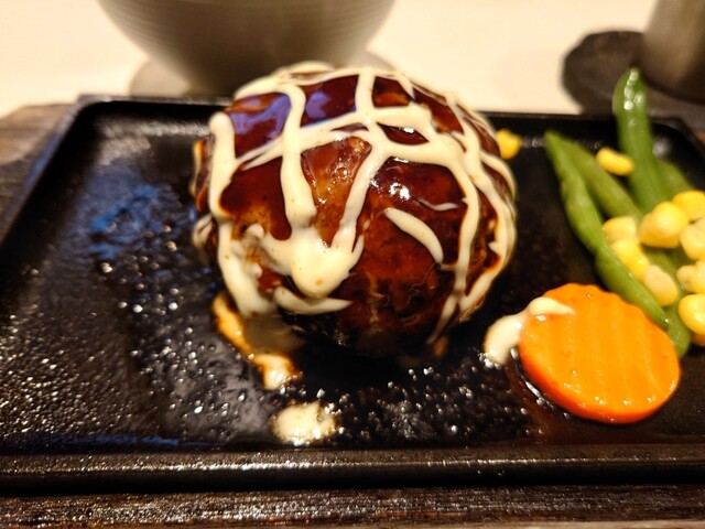 『新宿の夜』by 男一人の食道 : 溶岩焼肉ダイニング bonbori 新宿店 - 新宿/焼肉 [食べログ]