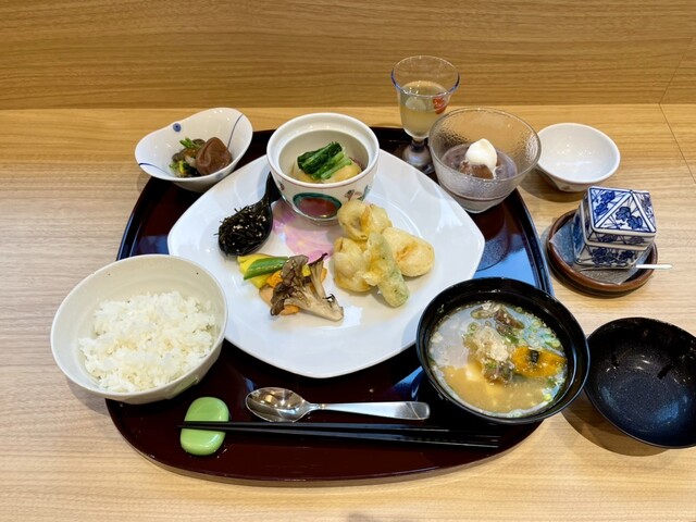 『初々しくも大人な美味 @新宿』by key-key : 学生レストラン （【旧店名】学生レストラン 饌） - 西新宿/レストラン [食べログ]