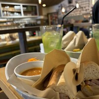 『酒屋と酒場とカフェの融合』by ごっち : インベーダー商店 （INVADER syouten） - 金町/立ち飲み [食べログ]