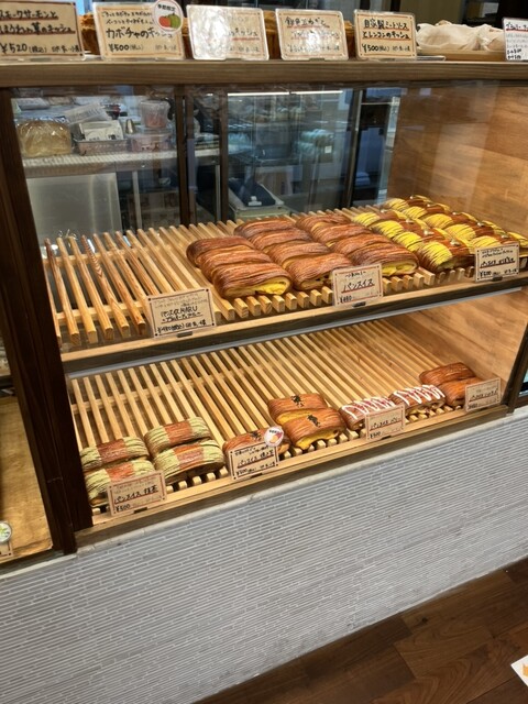 『美味しい！パンスイスと塩パンSio ！』by light564 : MONT-NOM （モンノン） - 自由が丘/パン [食べログ]