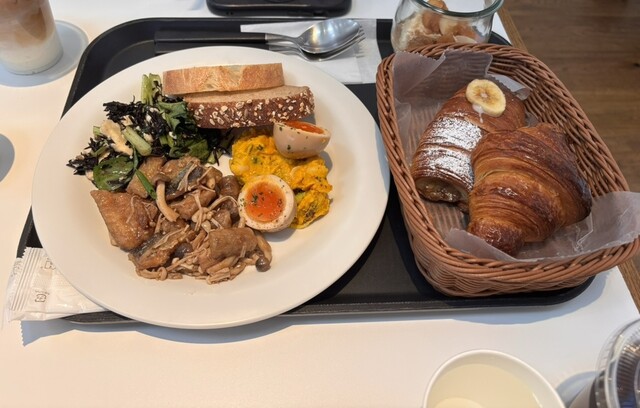 『T.Y.ハーバーの隣にあるカフェ』by しょこたんグルメ : breadworks 天王洲 - 天王洲アイル/パン [食べログ]