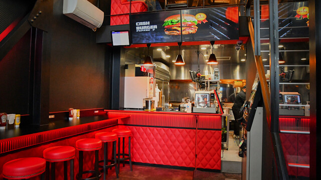 Seats : BURGER'YA Shinjuku Ten （バーガーヤ） - Shinjuku Gyoemmae/Hamburger ...