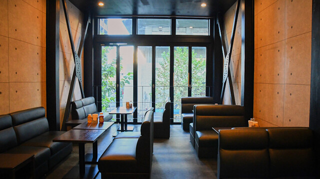 Seats : BURGER'YA Shinjuku Ten （バーガーヤ） - Shinjuku Gyoemmae/Hamburger ...