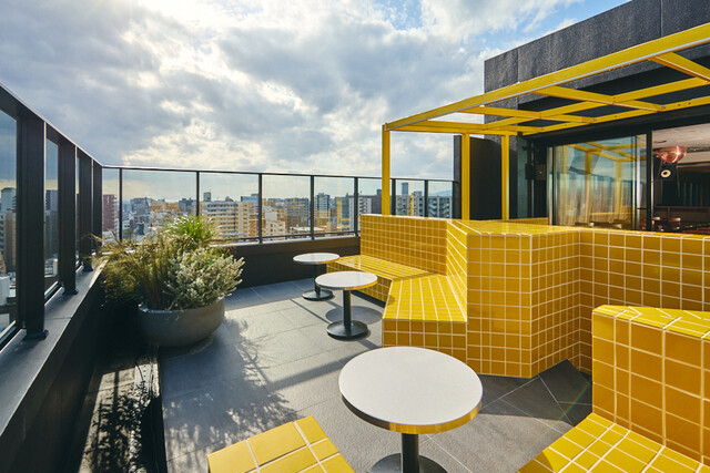 座席 : THE ROOF rooftop bar & bistro - 甲東中学校前/ビストロ | 食べログ