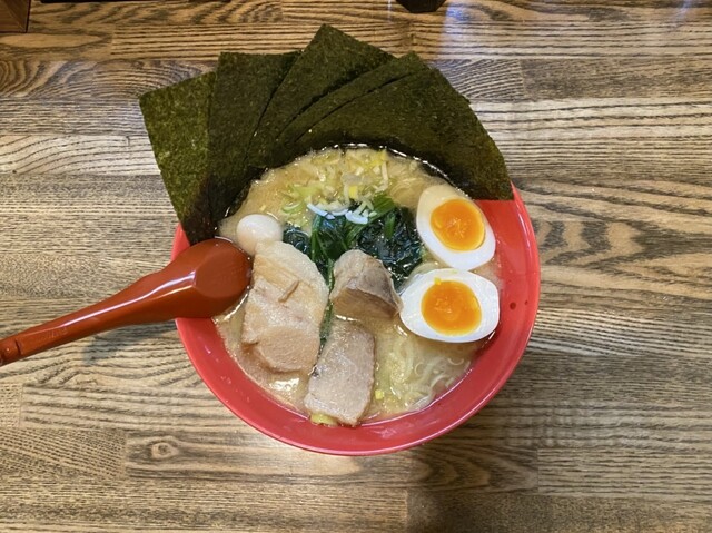 『お得感のある赤盛り』by mahora : 横浜家系ラーメン 赤家 いりなか店 - いりなか/ラーメン [食べログ]