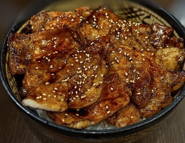 『旭川名物 豚丼大手門』by ruri_m_freedom : 豚丼 大手門 - 近文/豚丼 [食べログ]