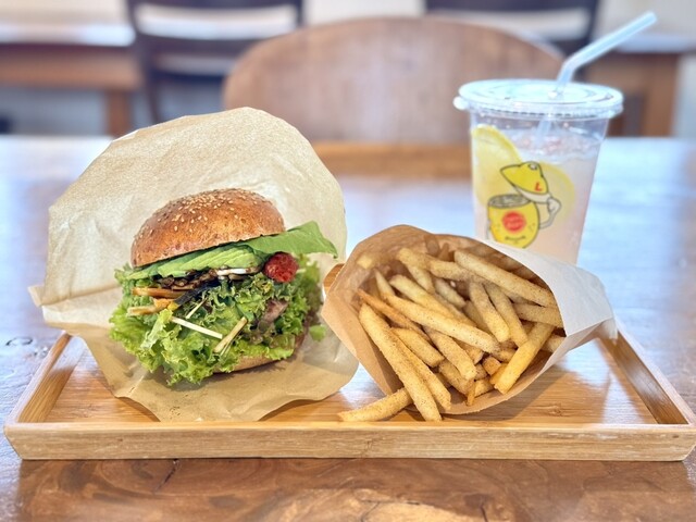 CHERRY BEANS GARDEN 池田の森 （チェリー ビーンズ ガーデン） - 県総合運動場/ハンバーガー | 食べログ