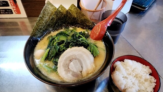 口コミ一覧 : 横浜家系ラーメン赤家 西早稲田店 （AKAYA） - 西早稲田/ラーメン [食べログ]