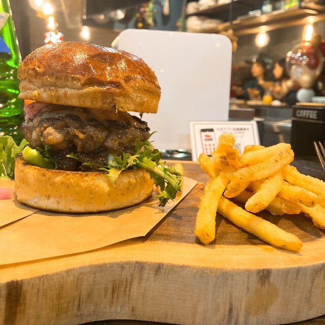 BOMBER BURGER （ボンバー バーガー） - 広瀬通/ハンバーガー | 食べログ