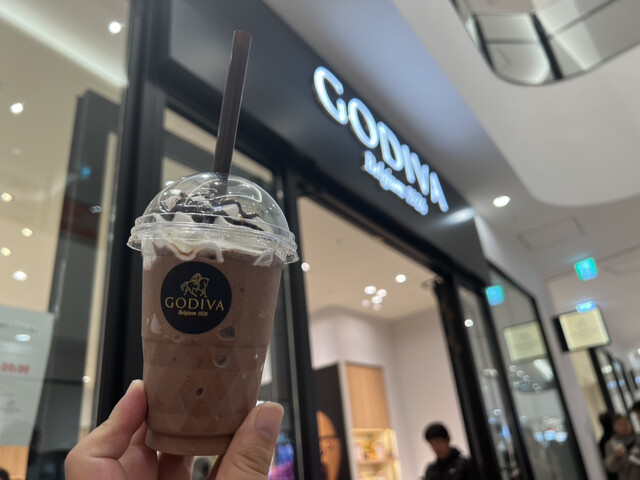 『アウトレットの中にあるチョコレートで有名なお店』by Captain-Te-2 : GODIVA 三井アウトレットパーク マリンピア神戸 - 霞ケ丘/チョコレート [食べログ]