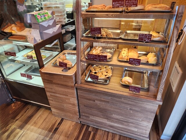 Bakery Bee - 駅東公園前/パン | 食べログ