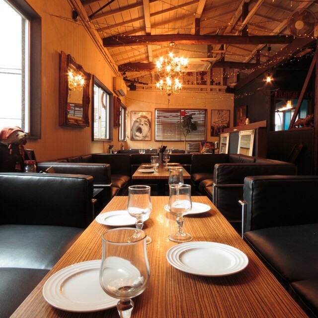 座席 : roku cafe （ロクカフェ） - 平沼橋/カフェ | 食べログ