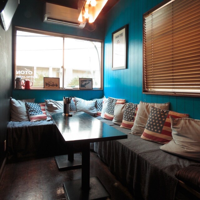 座席 : roku cafe （ロクカフェ） - 平沼橋/カフェ | 食べログ