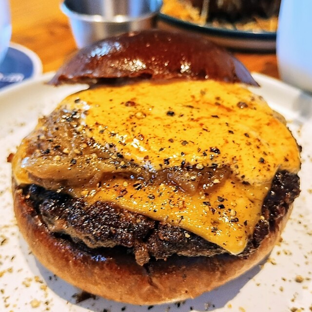 Gui's Burger by Humans of Wagyu （ギーズバーガー） - 芦屋（阪神）/ハンバーガー | 食べログ