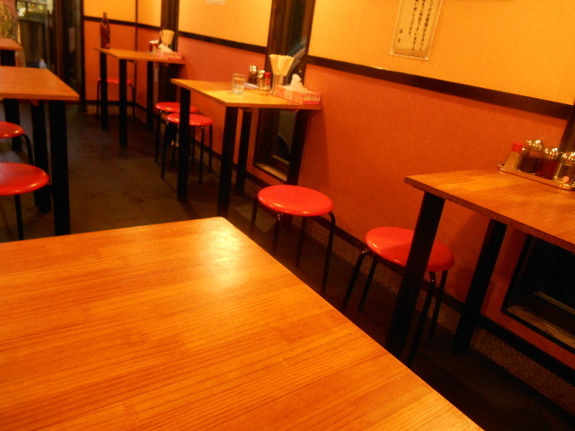 内観写真 : てっぱつ屋 - 勝浦/ラーメン | 食べログ