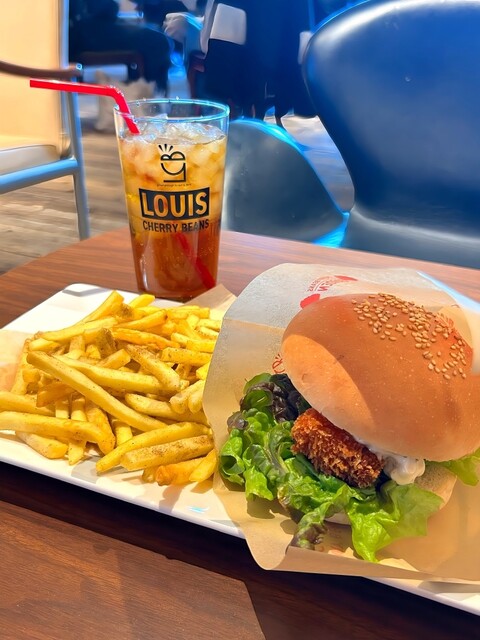 LOUIS CHERRY BEANS （ルイ チェリー ビーンズ） - 草薙（JR）/カフェ | 食べログ