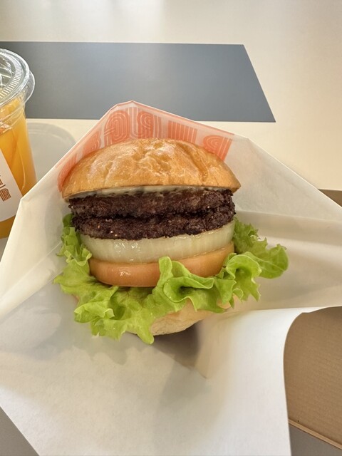 『肉の旨みがすごいハンバーガー』by 日本の贅沢 : COMET BURGER （コミット バーガー） - 鬼怒川温泉/ハンバーガー [食べログ]